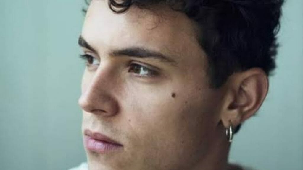 Who Is Arón Piper, The Actor Spotted Dancing With Dua Lipa In A ...