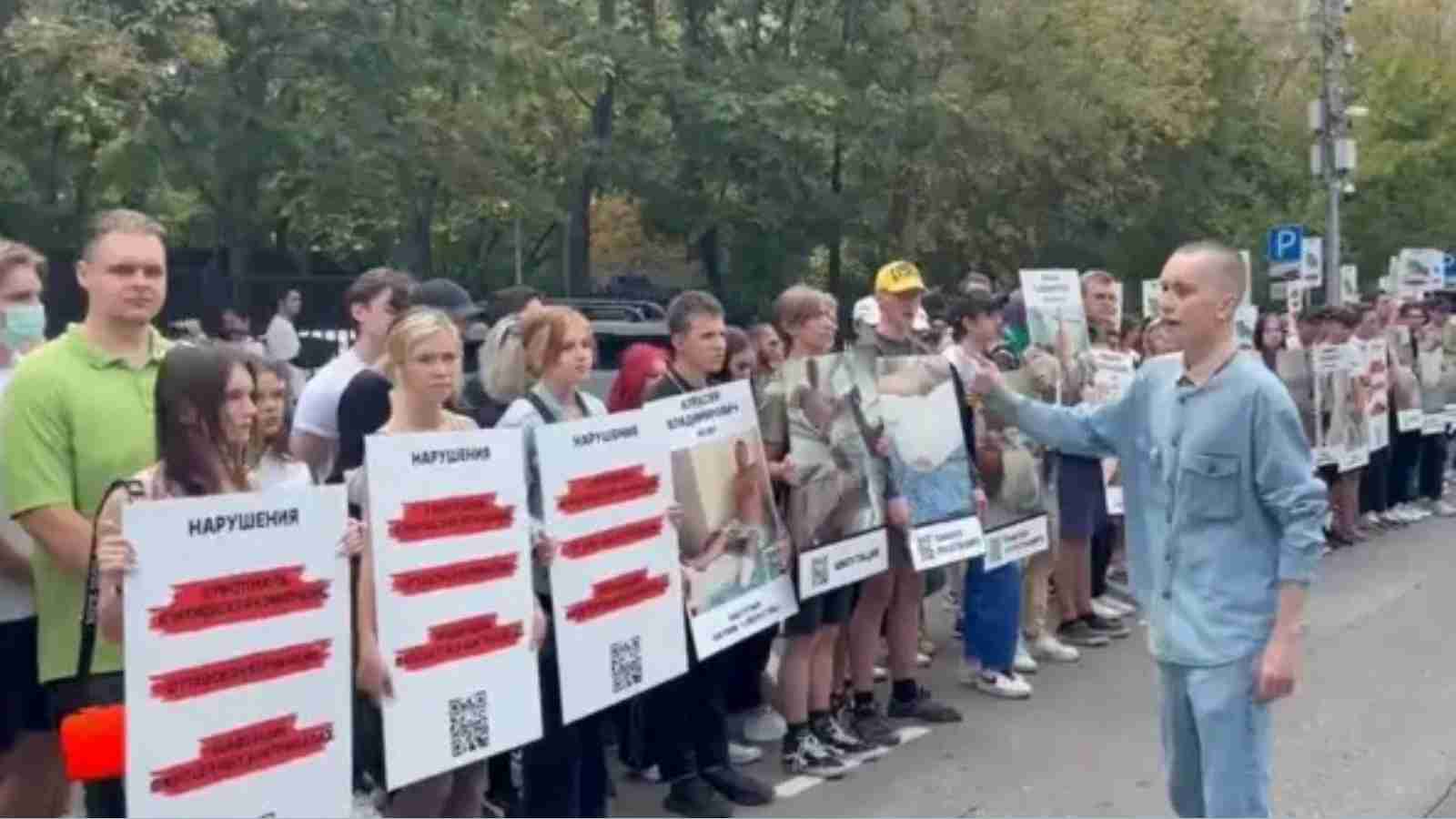 "The Most Pathetic Thing": Video Showing Russians Begging US And UK To ...