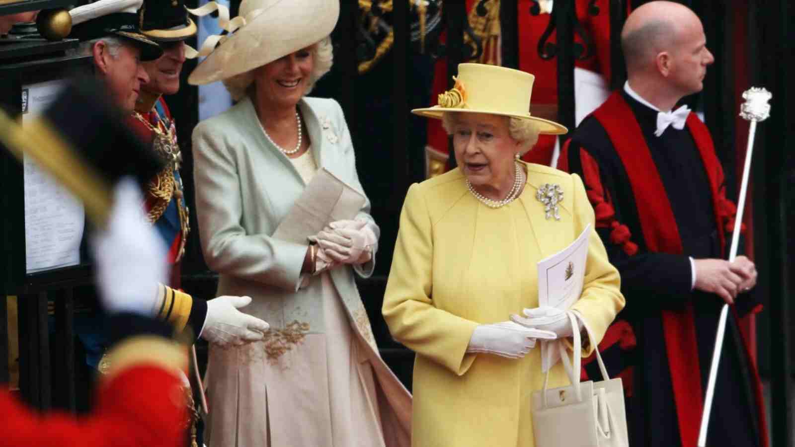 What Did Queen Elizabeth II Always Carry In Her Handbag?