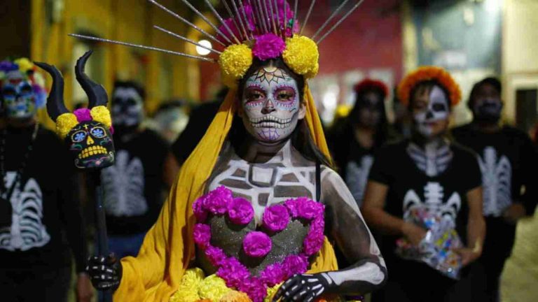 Halloween Vs Day Of The Dead: What Are The Differences And Similarities ...