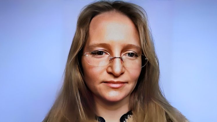 Vladimir Putin Daughters: How Old Are The Russian President's Kids and ...