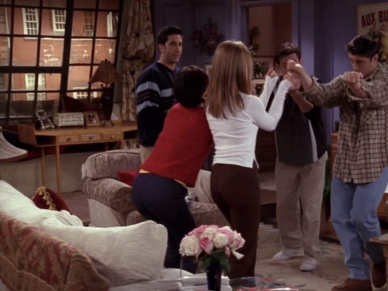 'Friends': In Which Episode Do They Switch Apartments?