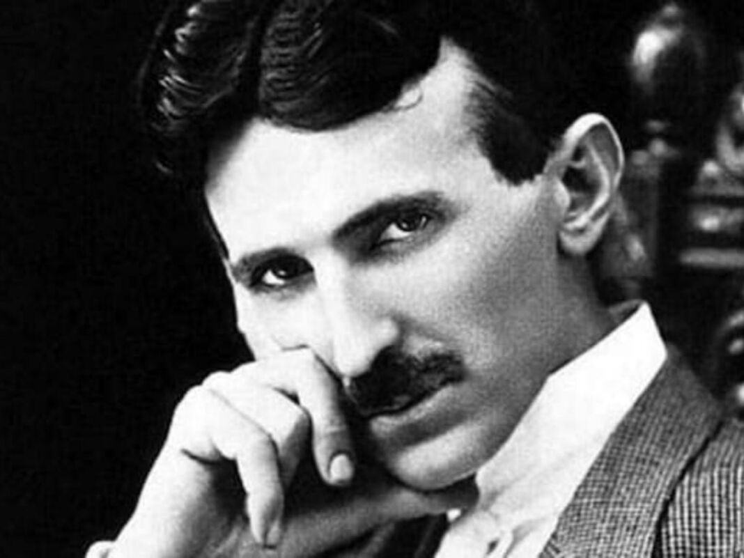 10 Famous Personalities With Higher IQ Than Albert Einstein