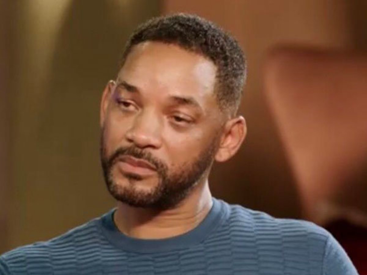 Will Smith Holds His Oscar While Making Fun Of The Slapgate Incident On