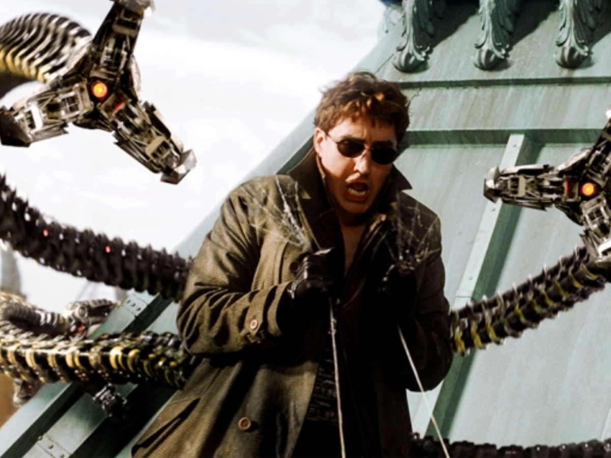 10 Greatest Super Villains In Comics: Bad Guys Who Steal The Show