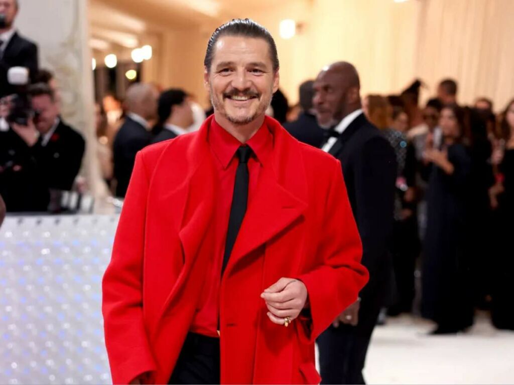 "He Is The Carpet Literally": Pedro Pascal's Bright Red Overcoat At Met ...