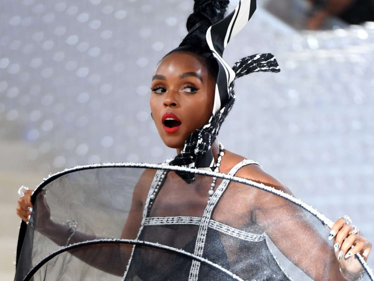 Janelle Monáe Does A Strip Show To Reveal Her Dazzling Bikini On Met ...