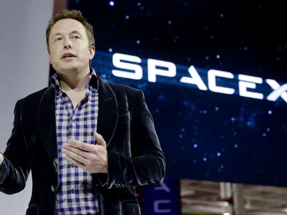 Elon Musk Unveils First Look At SpaceX's 'In Motion' Starlink Internet ...