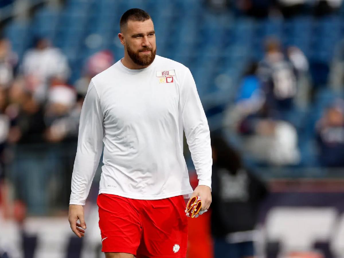 "Is That A Hickey On Travis Kelce's Neck?": Taylor Swift Fans Go Crazy ...