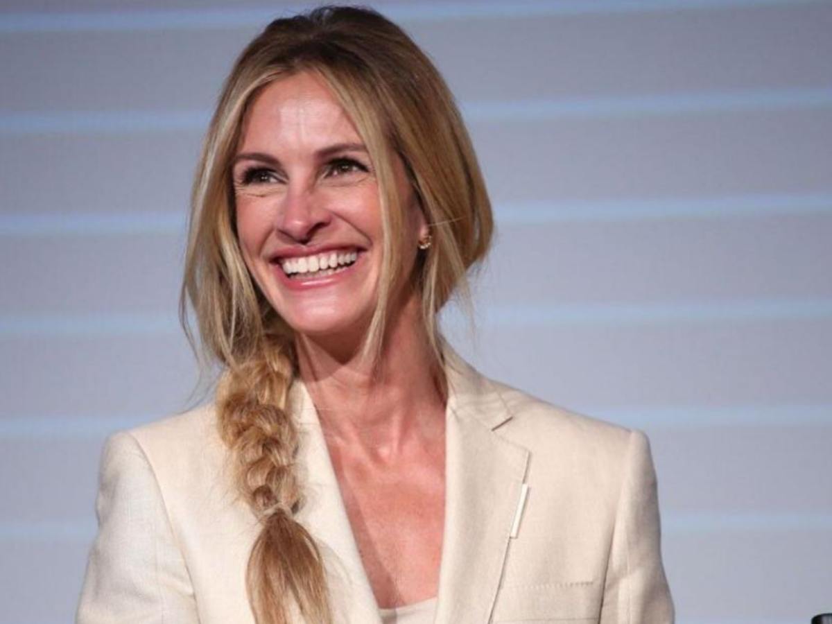 Julia Roberts Explains Why She Does Not "Take Off Clothes" In Front Of ...