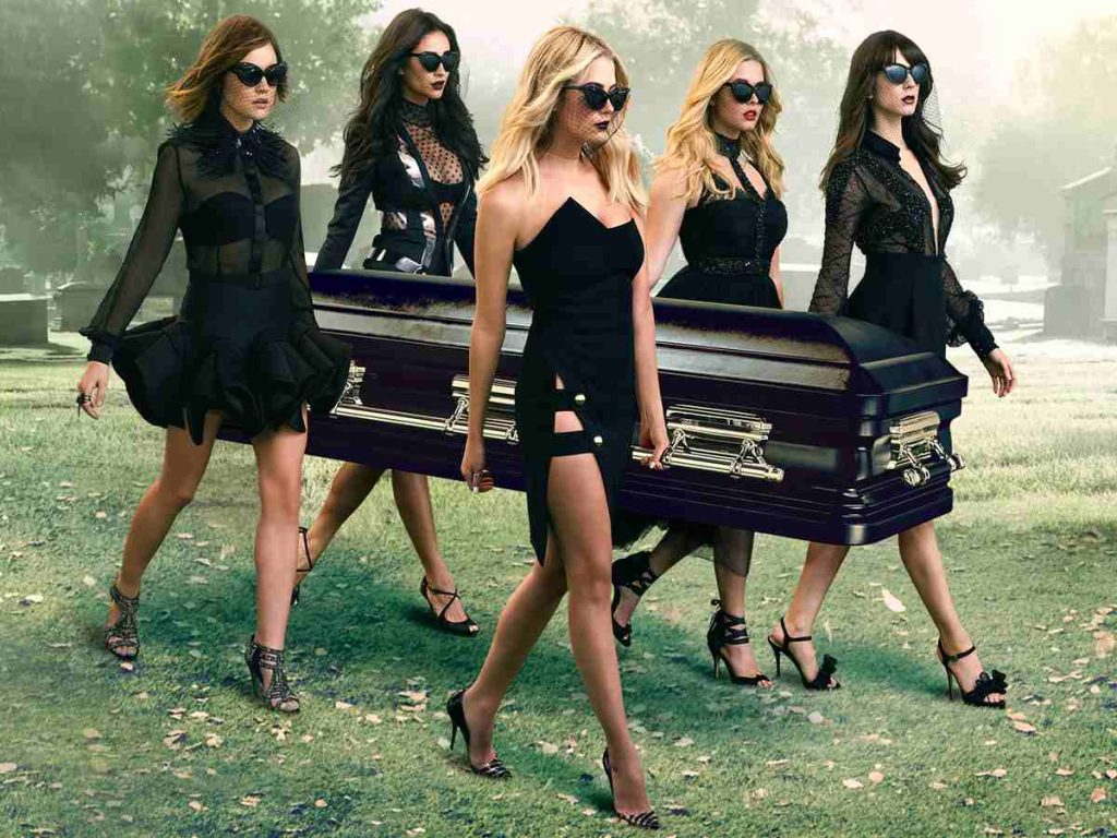 ‘Pretty Little Liars’ Author Sara Shepard Reveals The Deadly Plot Twist ...