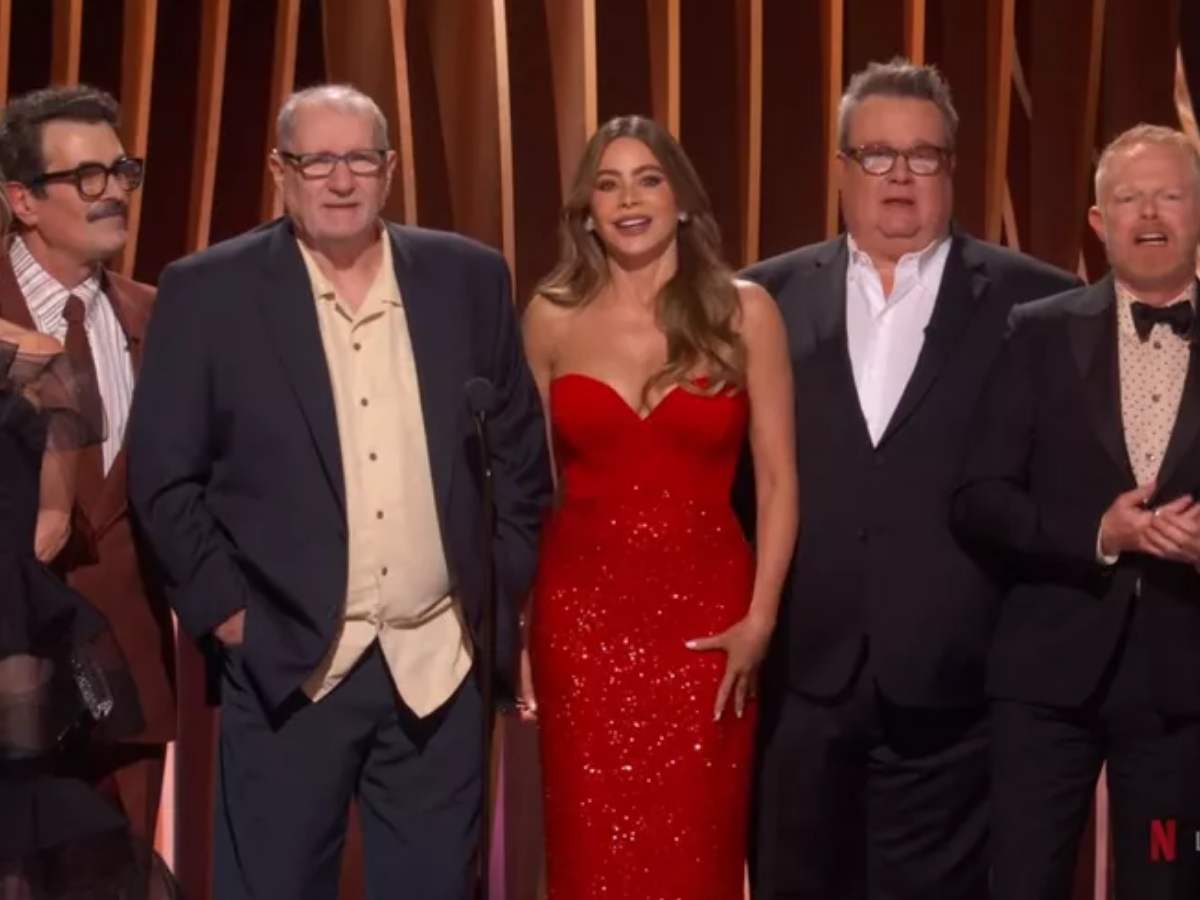 'Modern Family' Cast Reunites At 2024 SAG Awards, Touches Upon The Idea ...