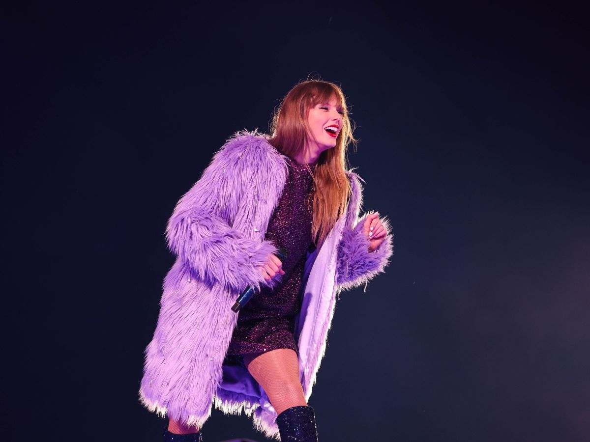 Taylor Swift Becomes The First Person In History To Enter Forbes ...