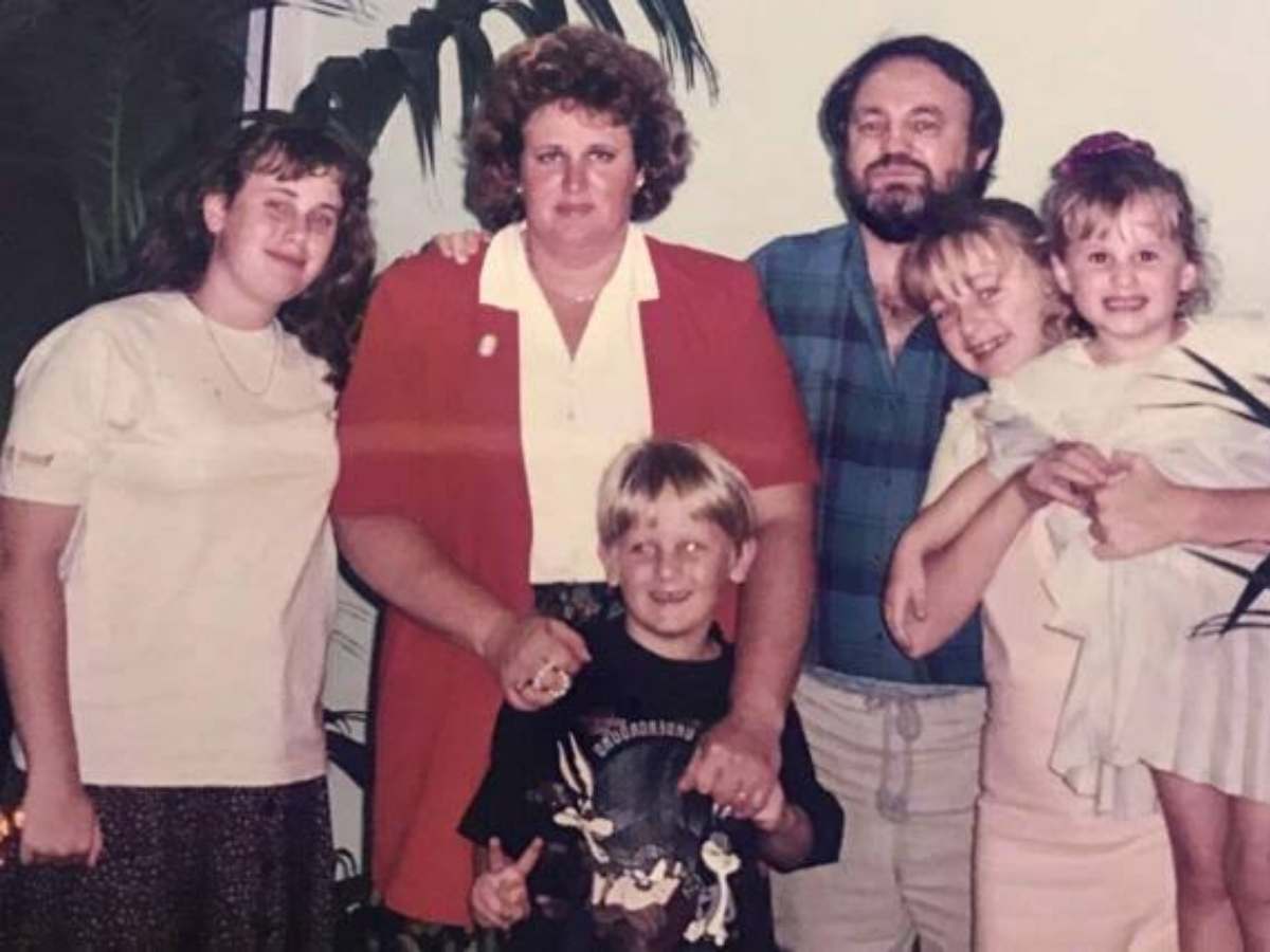 "I Forgive You": Rebel Wilson Reveals She Left A Letter In Her Dad's ...