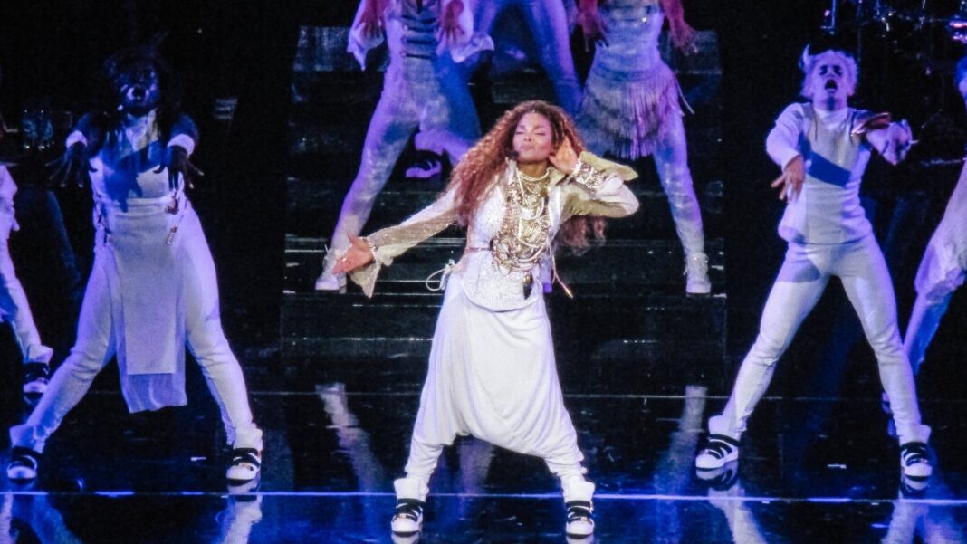 10 Longest Music Tours Of Modern Era 10 Longest Music Tours Of Modern Era