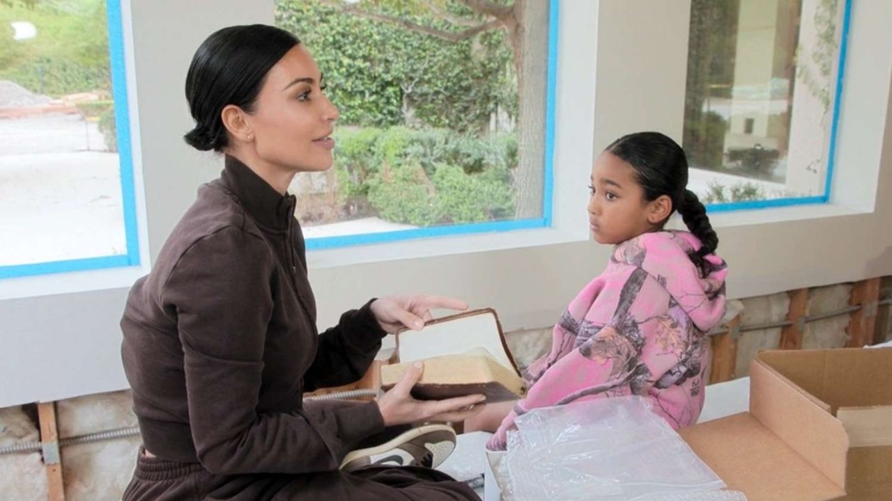 Kim Kardashian Pays $80K To Reclaim Her Dad’s Bible Gifted To O.J ...