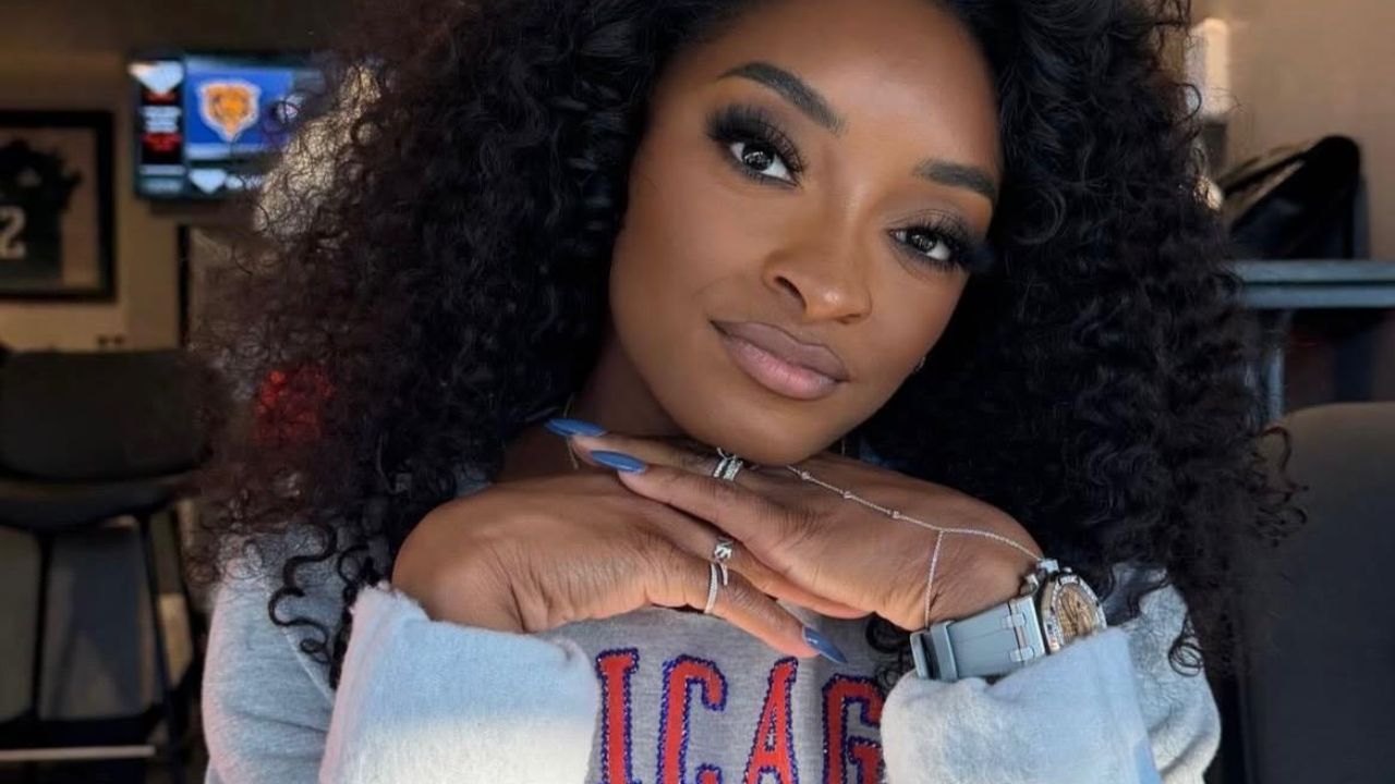 Simone Biles Shares On-Field Moment With Jonathan Owens After Bears ...