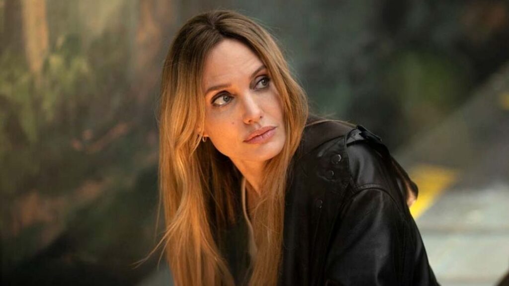 Angelina Jolie And Brad Pitt's 24-Year-Old Son Files Legal Documents To ...